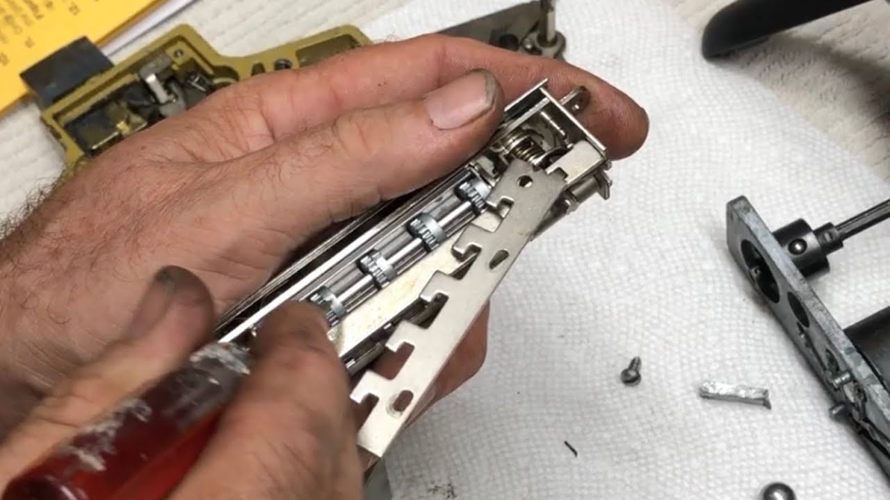 Simplex 900: Combination Chamber & Button Lock Issues including Old ...