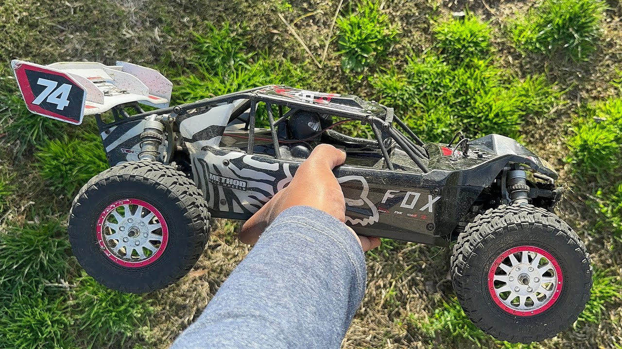 LOSI TENACITY DB PRO JUMPING - YouTube