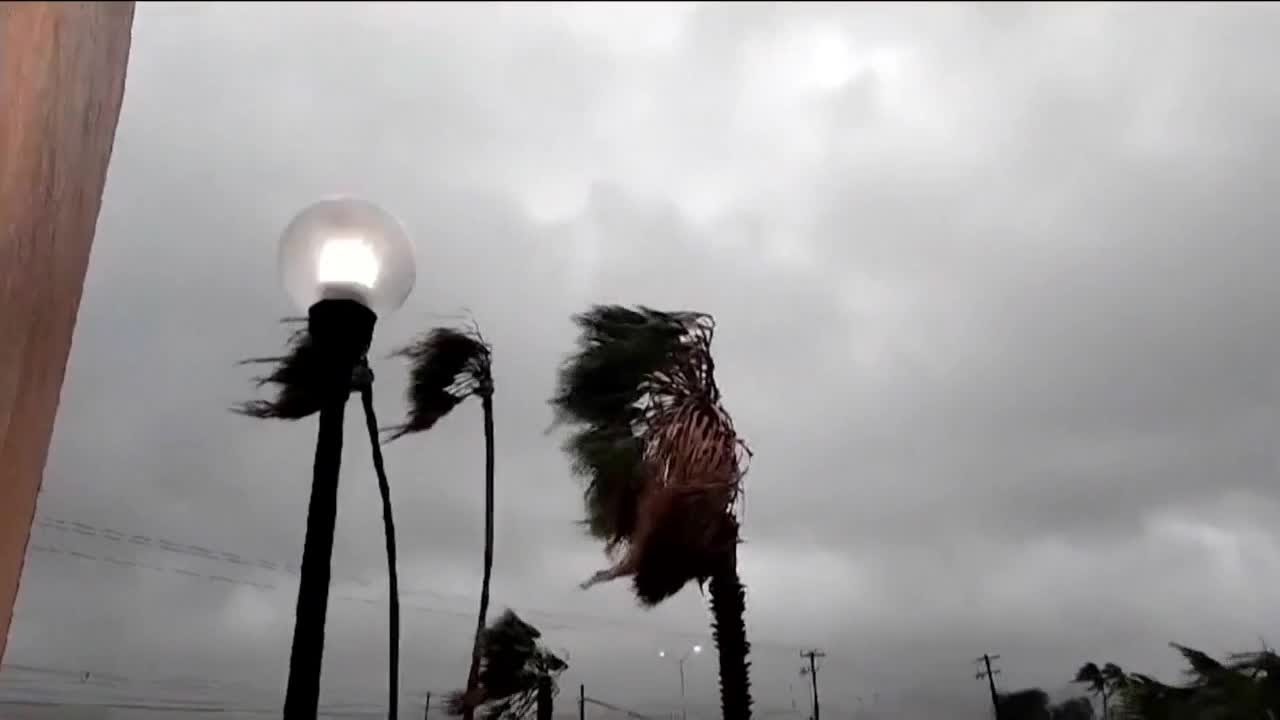 Hurricane Norma makes landfall near Mexico's Los Cabos - YouTube