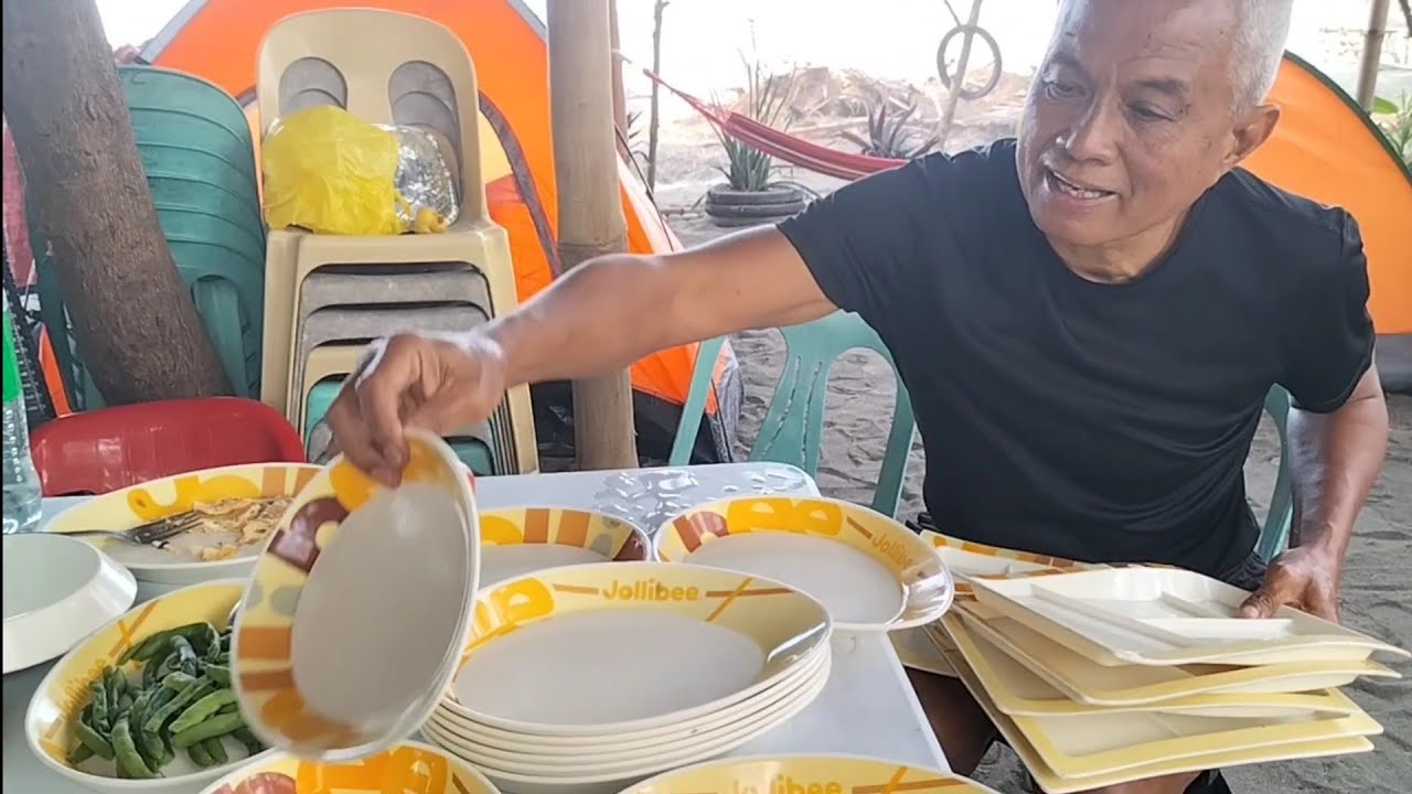Why JOLLIBEE gave me a lot of Plates for free? - YouTube