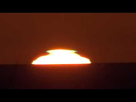 4 Green flashes at sunset - YouTube