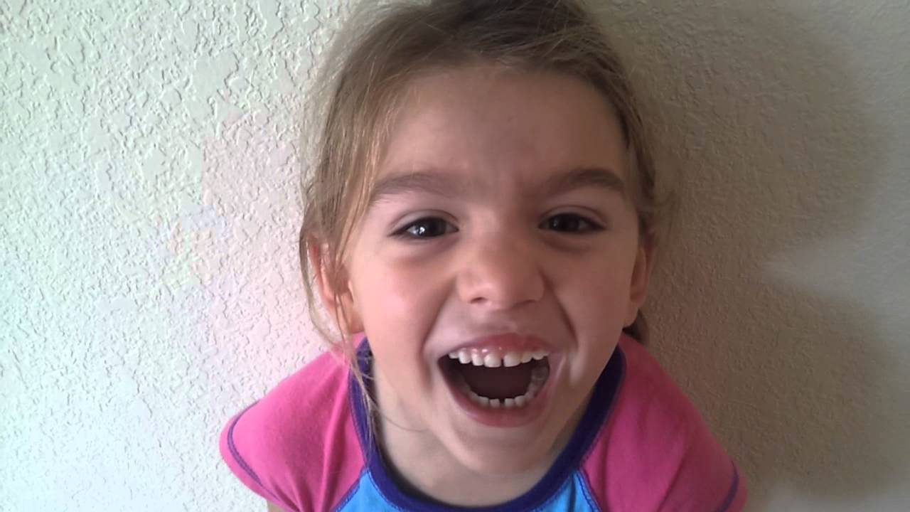 Jozlyn and her first loose tooth - YouTube