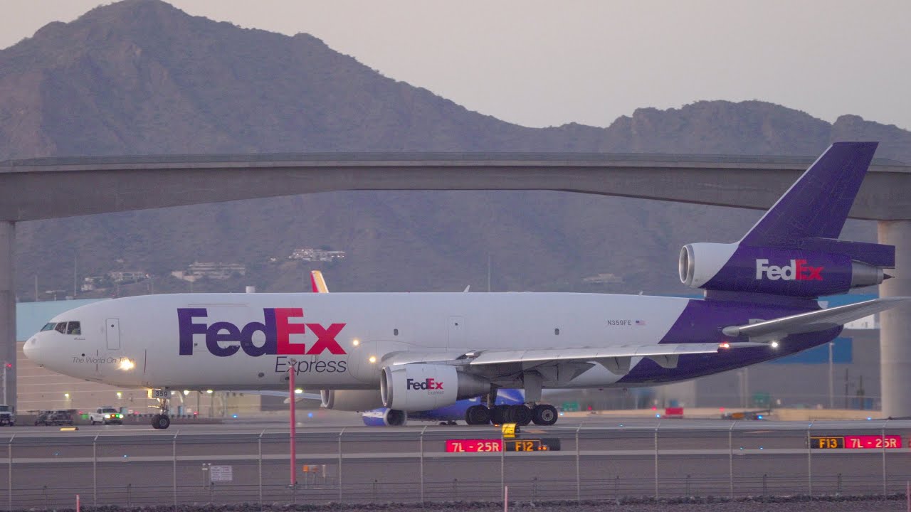 DC-10 Beautiful Sunset Takeoff - [4k] - YouTube