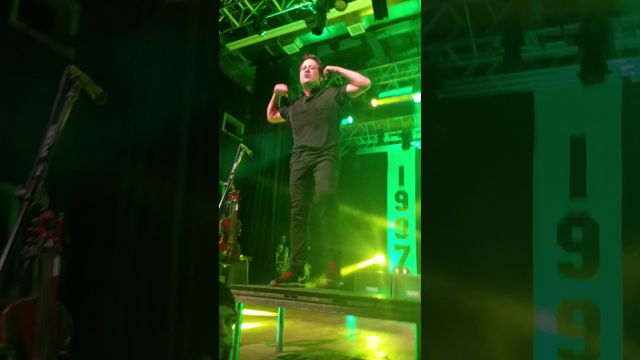 Yellowcard Sean Mackin Final Stage Backflip 3-25-17 Anaheim CA Final ...