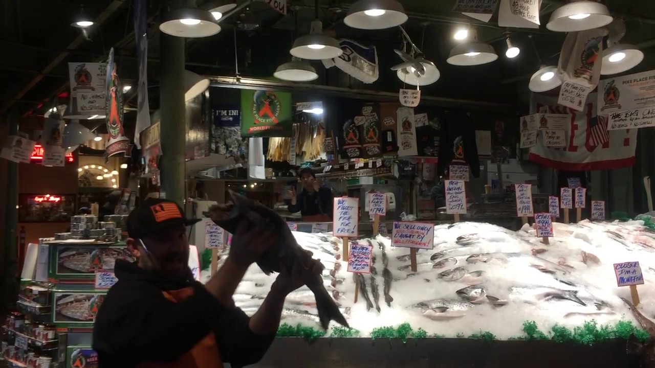 Fish Throwing Show at Pike Place Market at Seattle - YouTube