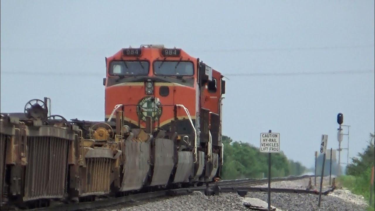 BNSF ES44DC 7490 w/ H1 Dash 9 Leads an EB Baretable on 5/25/21 - YouTube