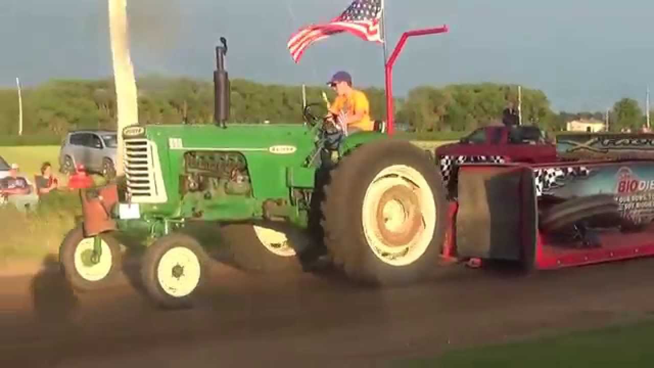 Oliver 880 Pulling Tractor