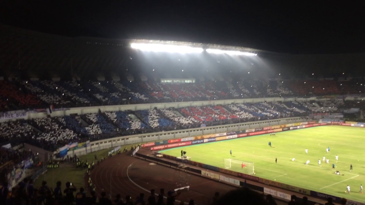 View tribun utara stadion GBLA saat persib vs pesija. - YouTube