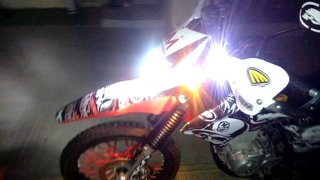 HONDA XR 150L CON LUZ Y AUXILIARES LED- STOP Y DIRECCIONALES LED - YouTube