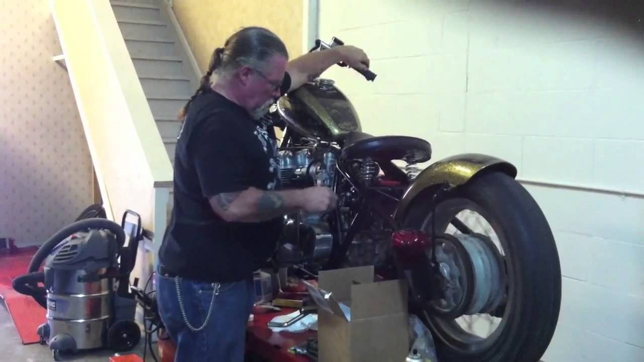 @thehorsebc @emanthehorse Hondamatic Chopper CB750A startup - YouTube