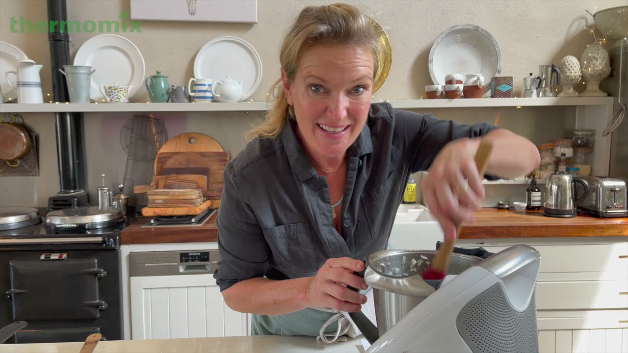 Rachel Allen & Thermomix - Steak, Oyster & Guinness Pie - YouTube