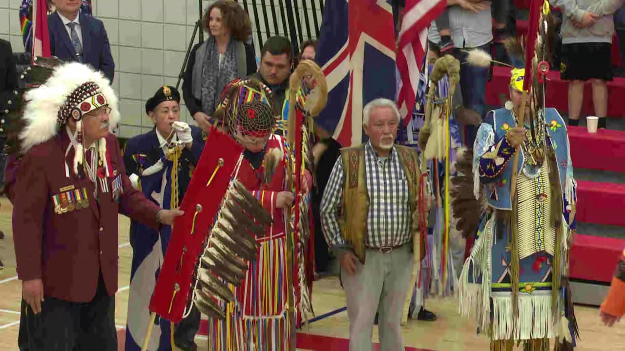 2017 Louis Riel School Division Graduation Powwow - YouTube