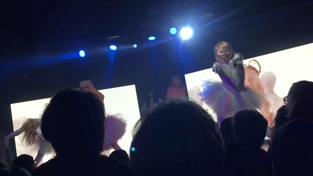 Poppy - Computer Boy (Live in London 13.12.17) - YouTube