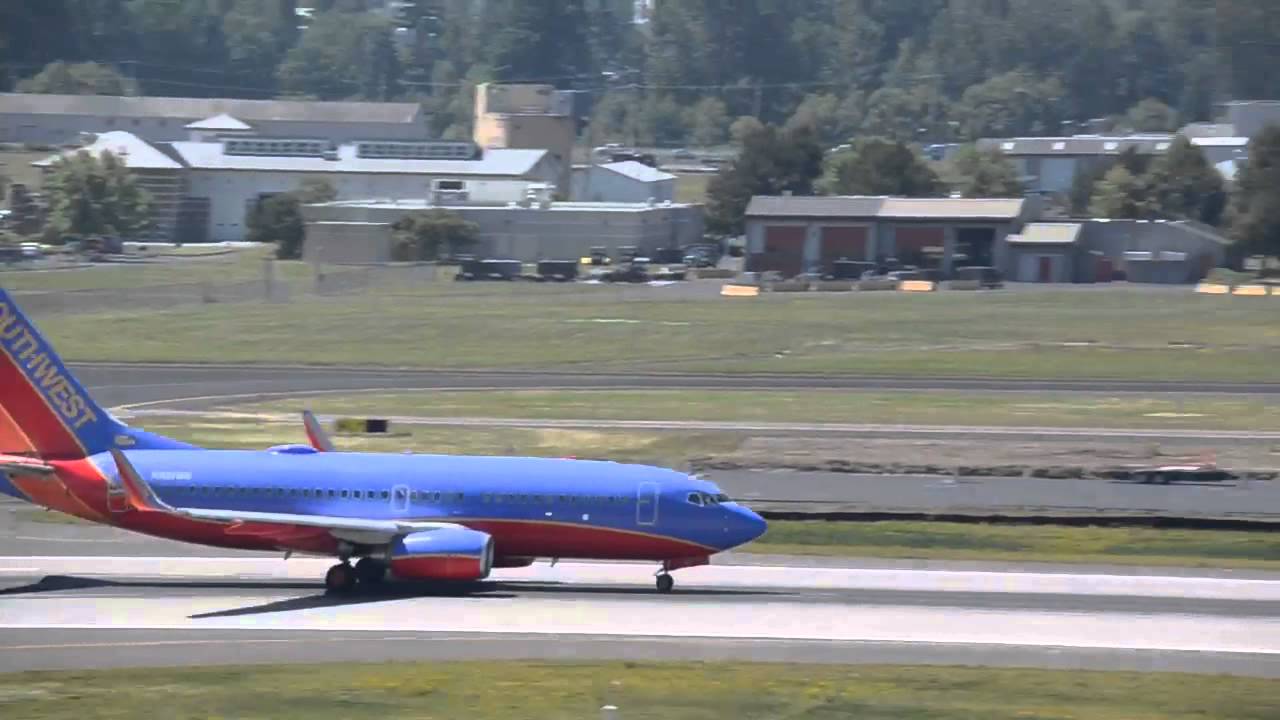 "Southwest Airlines" Boeing 737-700 N921WN Departs Portland Airport PDX ...