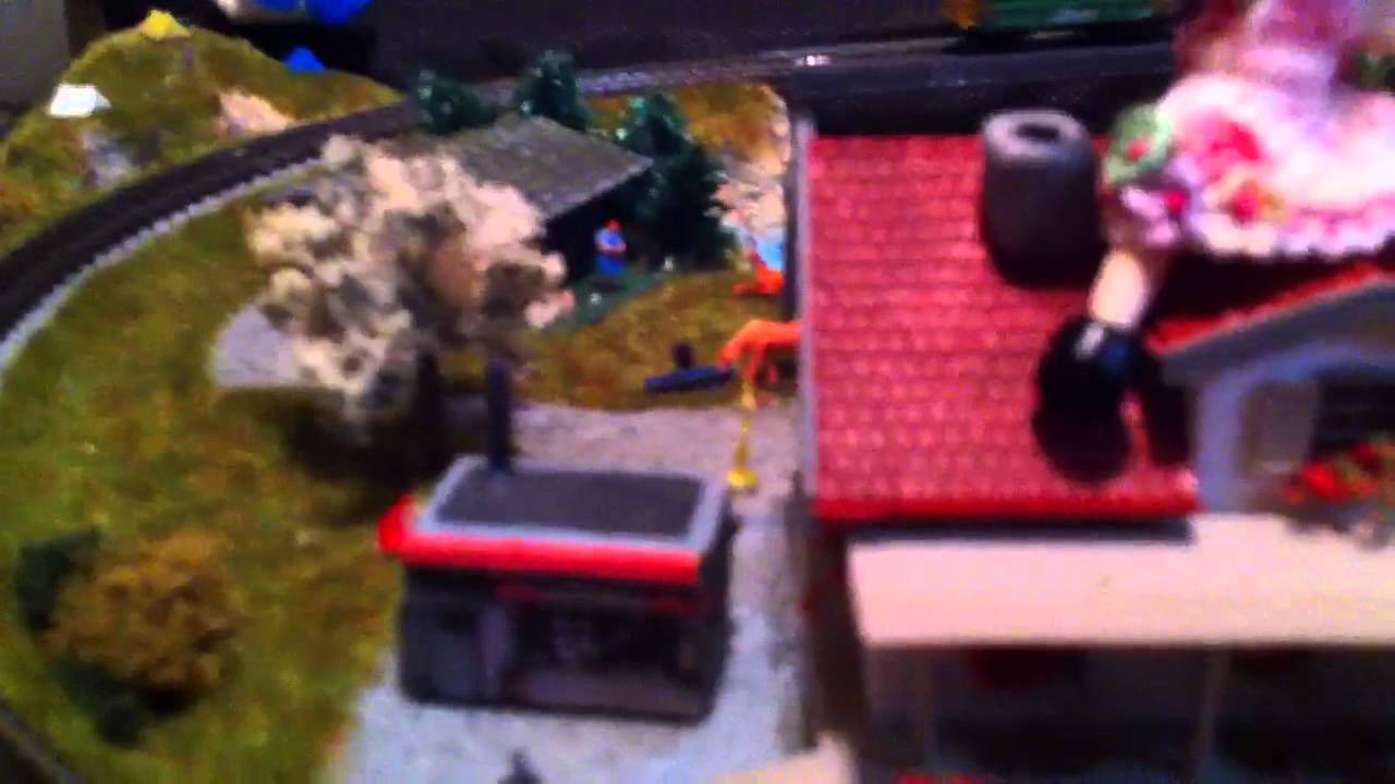 Z Scale Briefcase Custom Model Train Layout - Battery Opera - YouTube