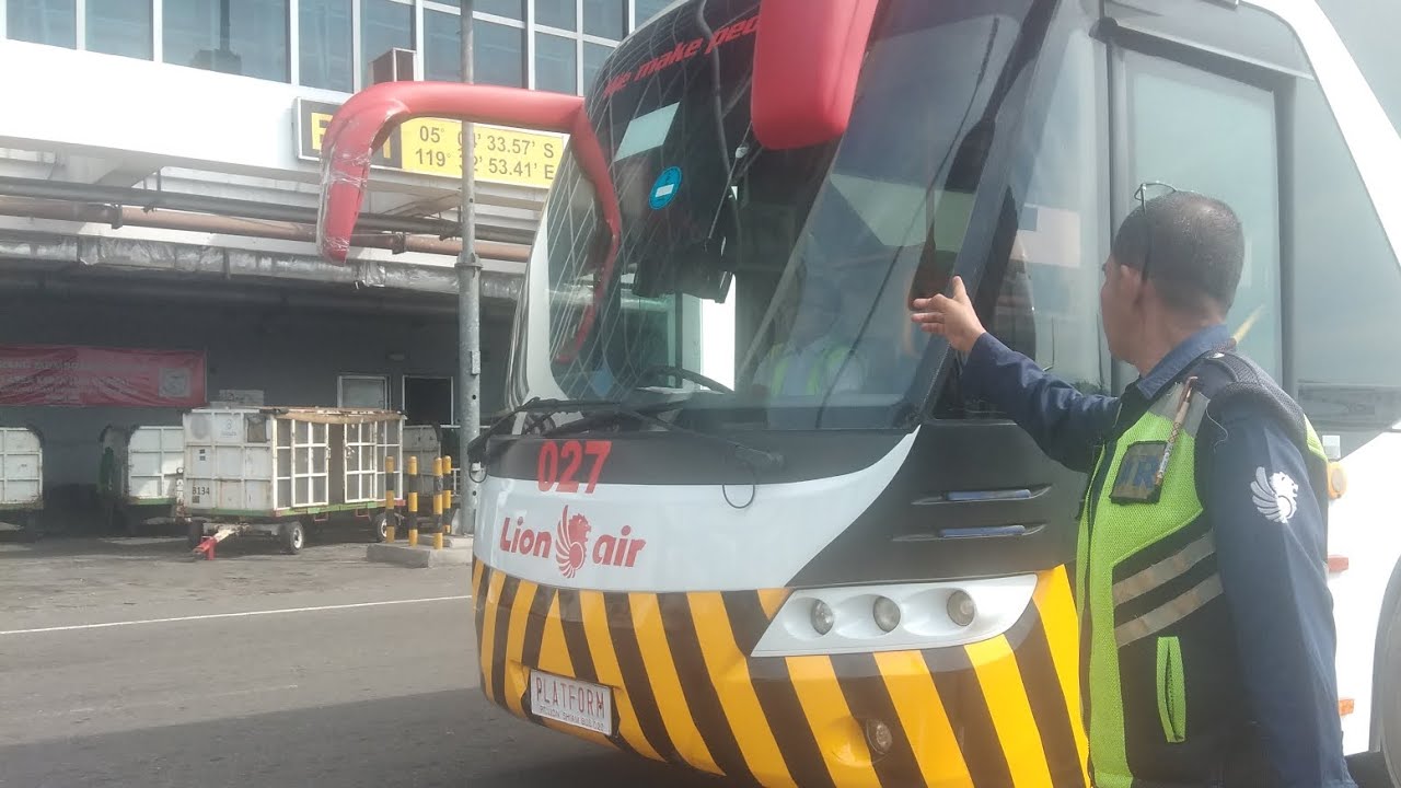 [Sound] Lion Air Shuttle bus service {027} - YouTube