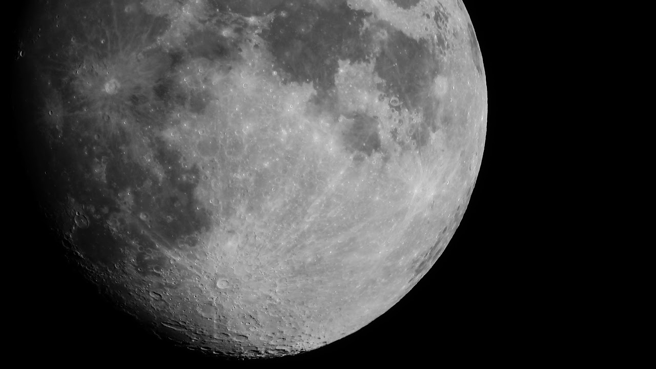 4K video of the moon with the Nikon P1000 @3000mm eqiv. in monochrome ...