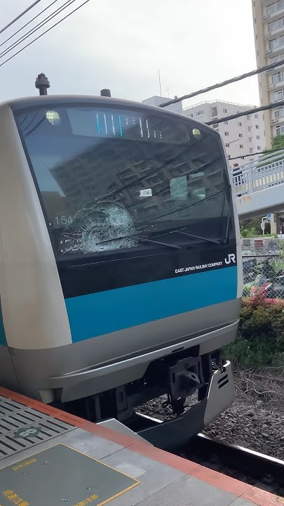 磯子駅構内人身事故の当刻車クハE233-1054編成 2025.5/21 16:13 - YouTube