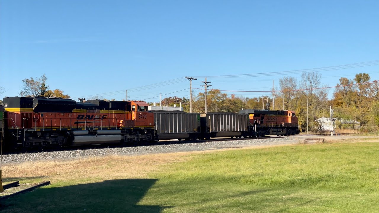 CSX C801 with BNSF 9786 DPU meets CSX E800 with DPU in New Buffalo ...