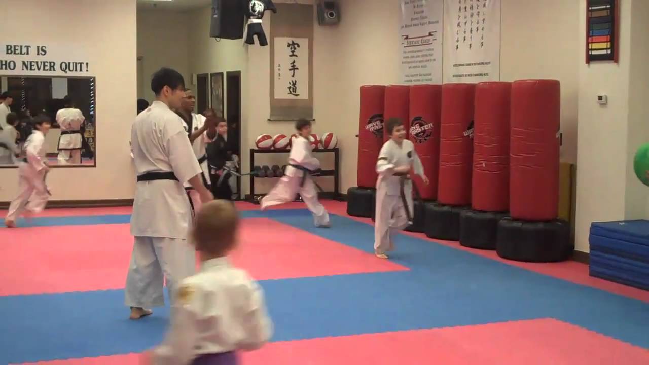 Fun running team training exercise - Warren Levi Karate - YouTube