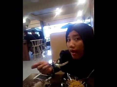 Lapar nya gadis cantik ini
