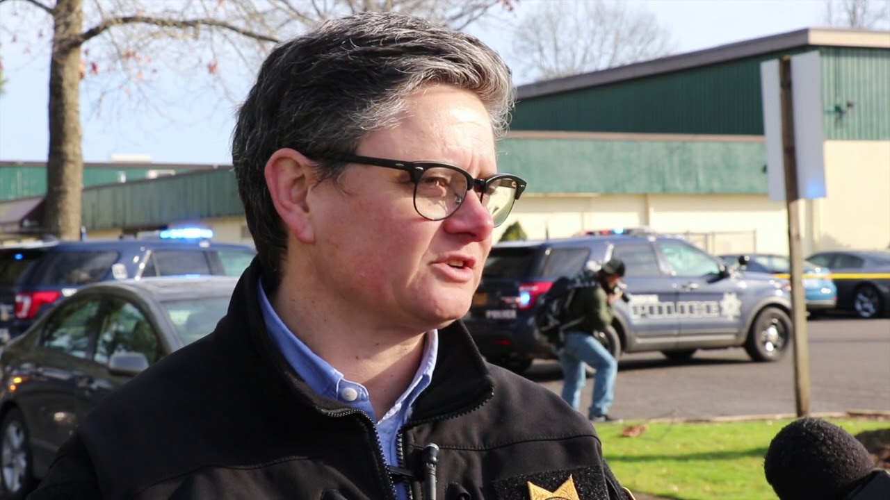 Man shot by Eugene cops at middle school after pulling gun while being ...