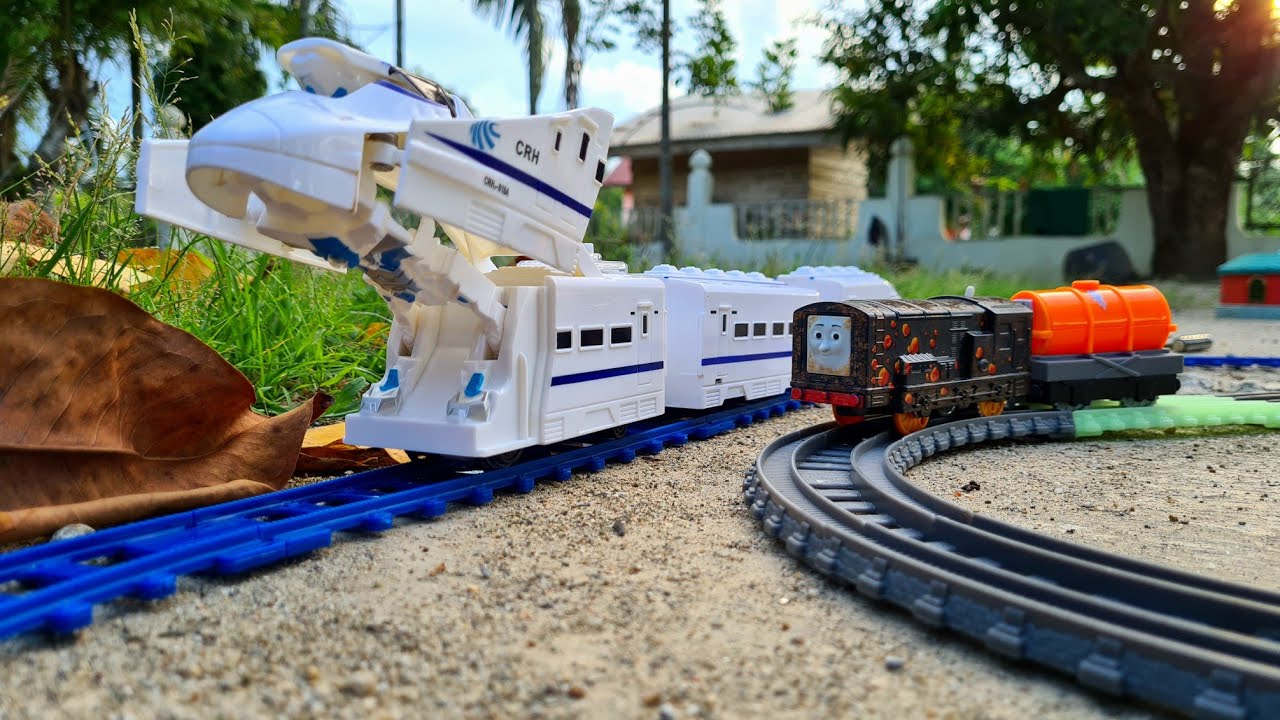 Merakit Mainan Kereta Api Transformers Train, Kereta Api Diesel Thomas ...