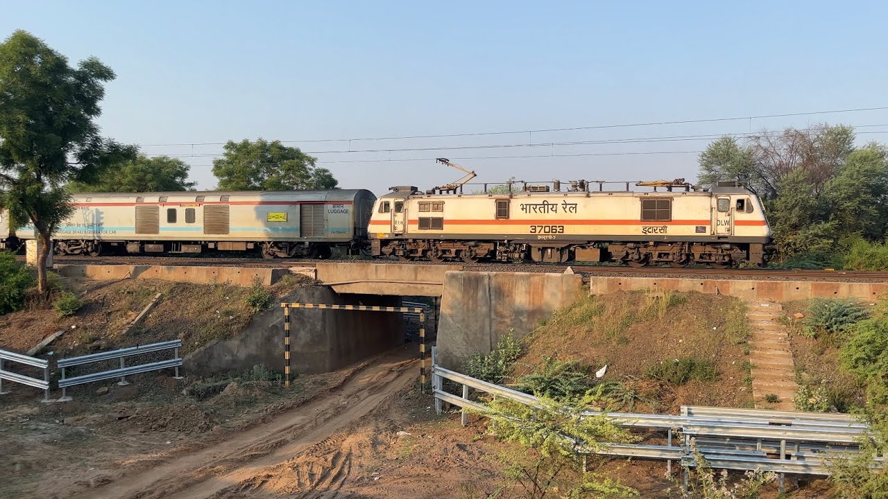 Jabalpur - Veraval Express With Itarsi WAP-7 - YouTube