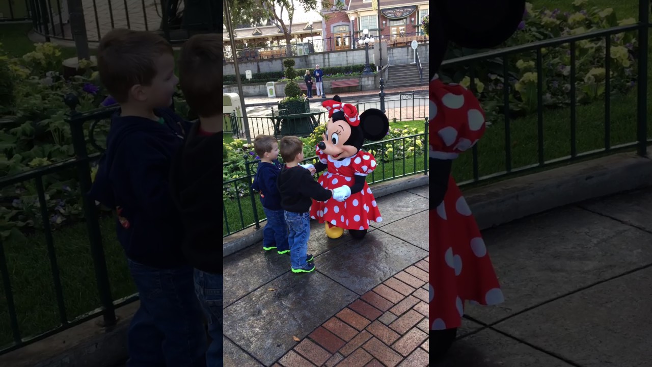 Meeting Minnie Mouse - YouTube