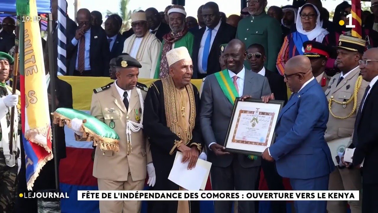 Fête de l'indépendance des Comores : ouverture vers le Kenya - YouTube