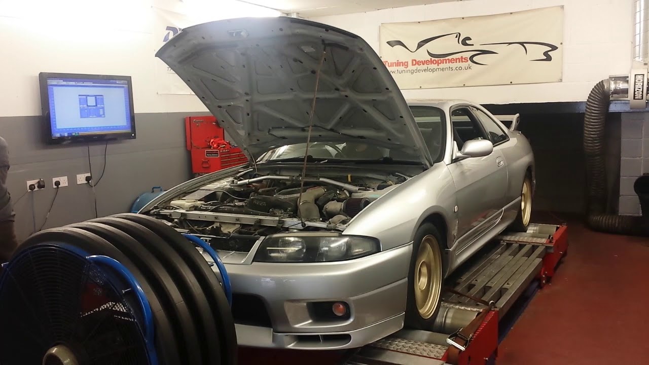 R33 GTR rolling road - YouTube