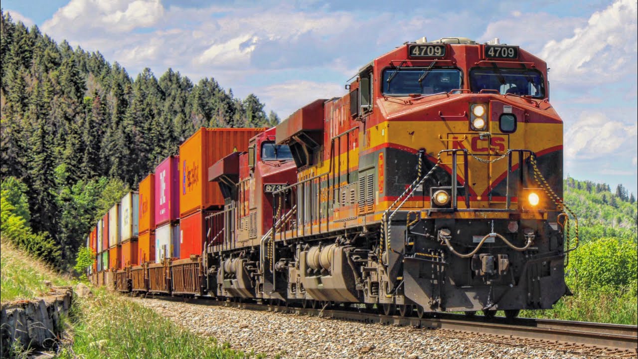 RARE! KCS 4709 leading CP stack train Eastbound near Sunalta on the Laggan subdivision. - YouTube