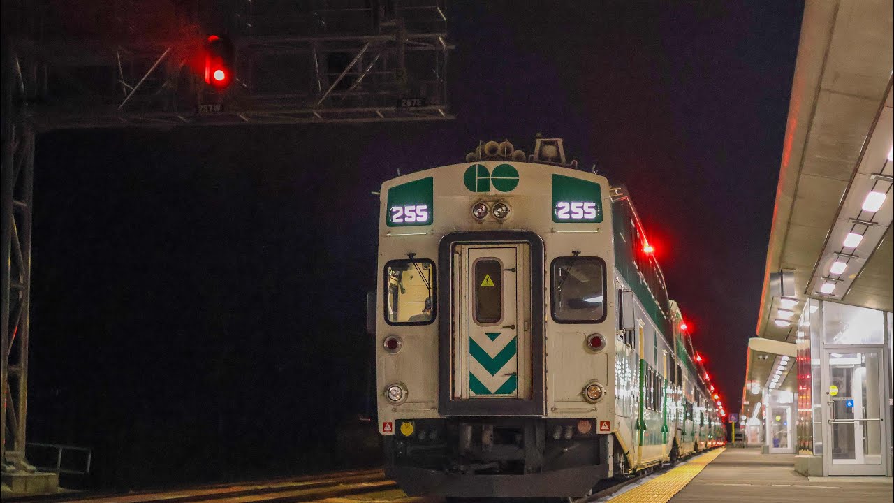 (Old cab car 255!) GO 651 North and GO 255 South at Bloomington GO ...