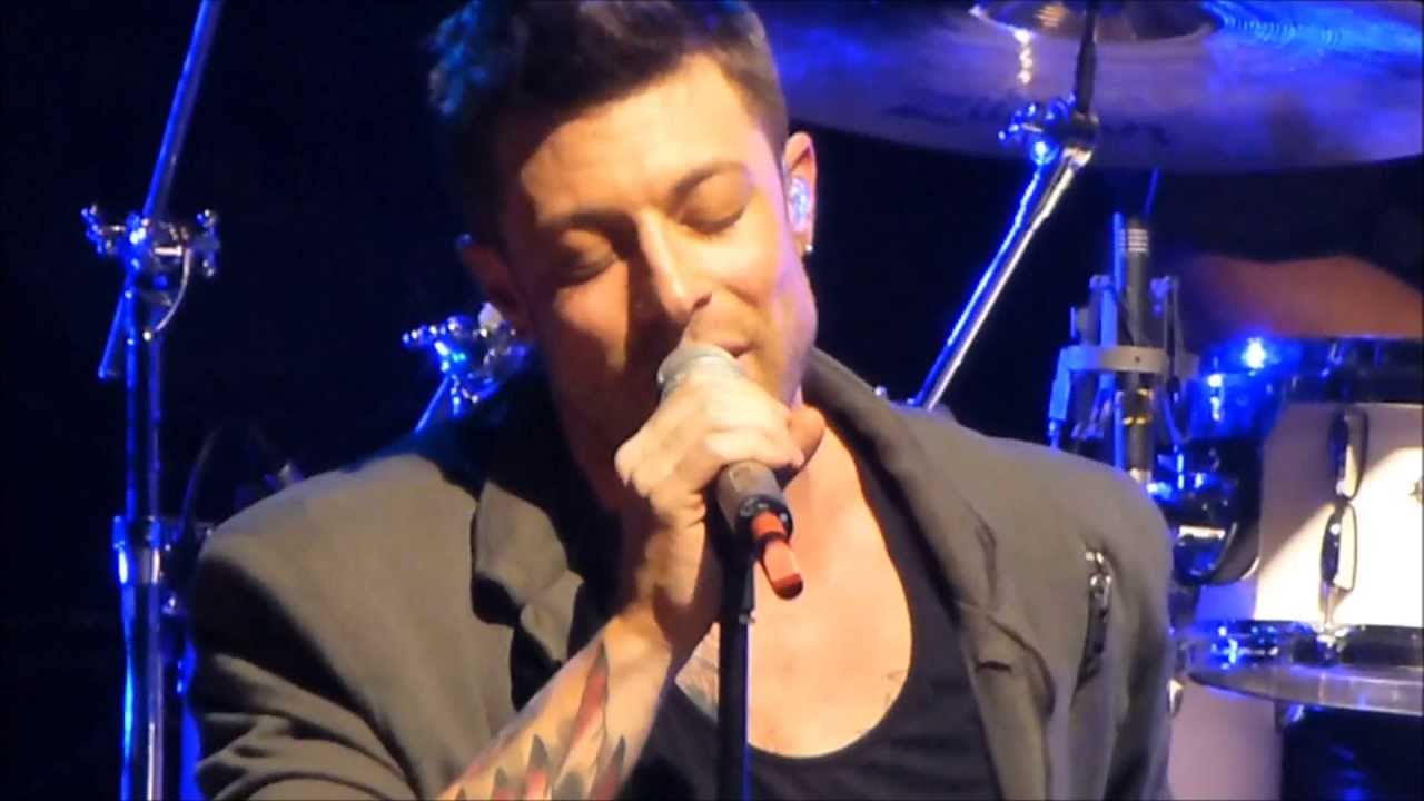 Blue - Hurt Lovers (Live) - YouTube