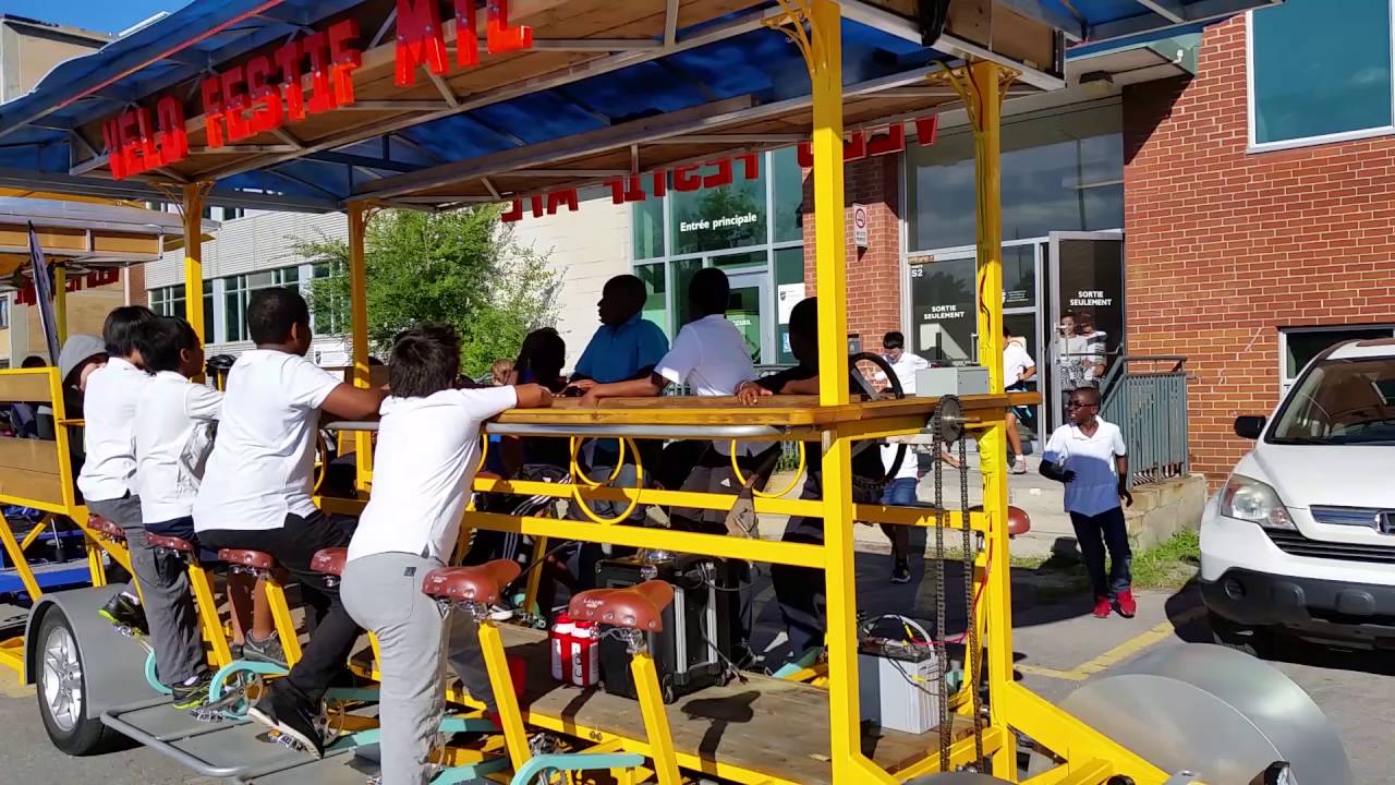 Vélo Festif pour la rentrée de l'école primaire Laurentide - YouTube