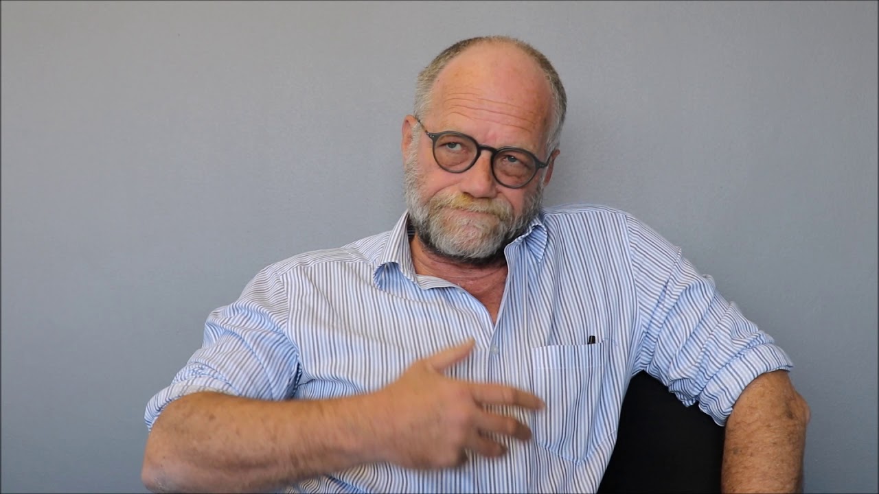 USB's Prof André Roux comments on the South African Reserve Bank - YouTube