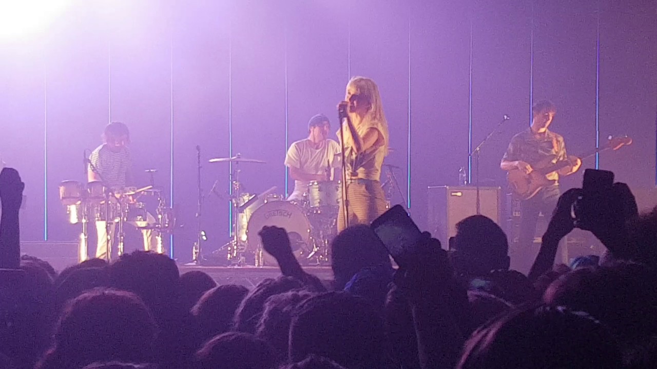 Paramore "Everywhere" by Fleetwood Mac at Manchester 02 Apollo 18/06 ...