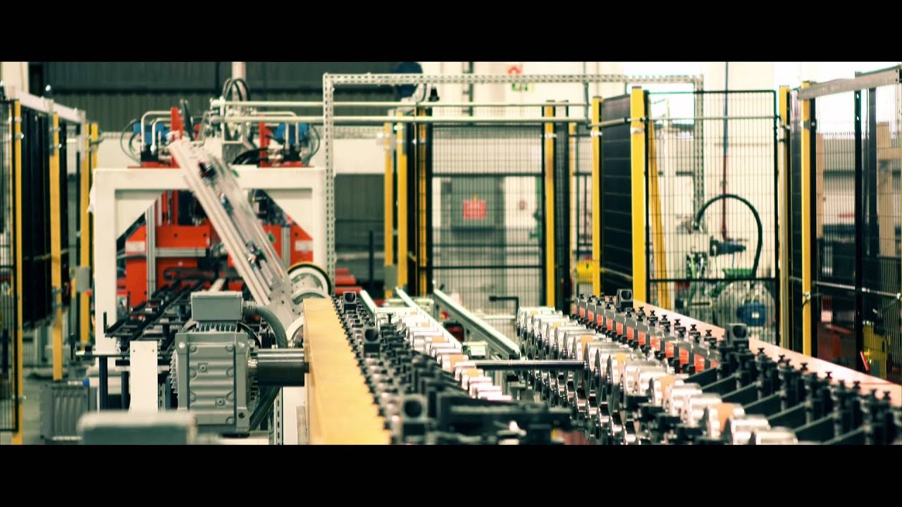 Line for manufacturing refrigerator cabinets - Línea de fabricación de ...