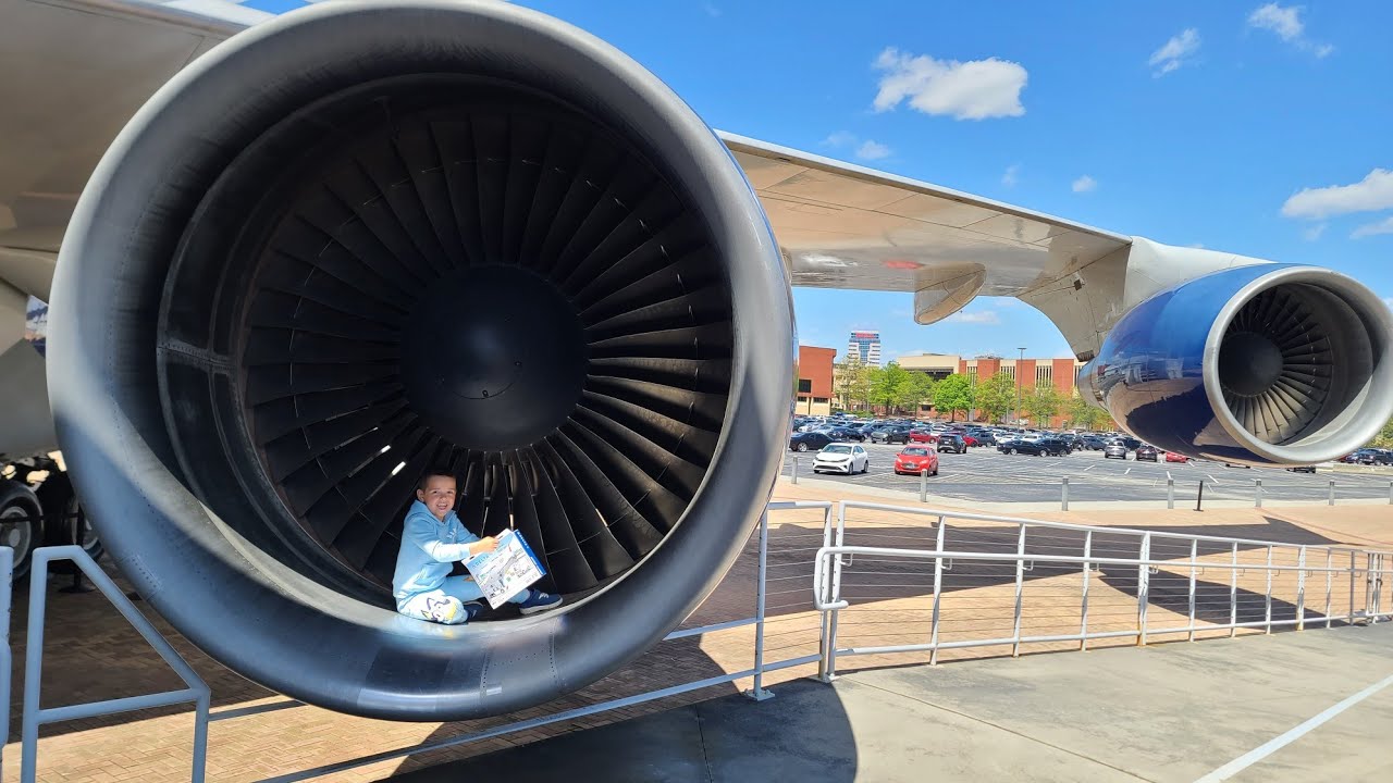 Playing Inside Delta Flight Museum Atlanta Simulator Boeing 747 - YouTube