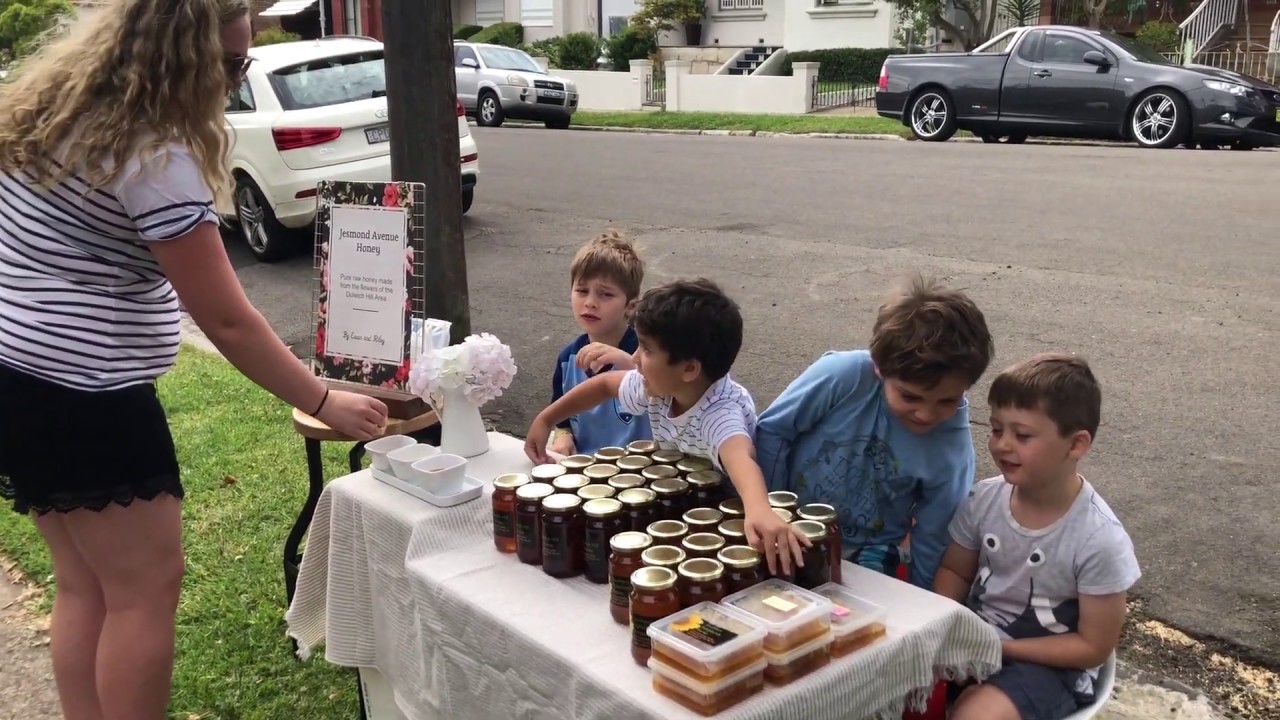 Ewan and Riley’s honey stand - YouTube
