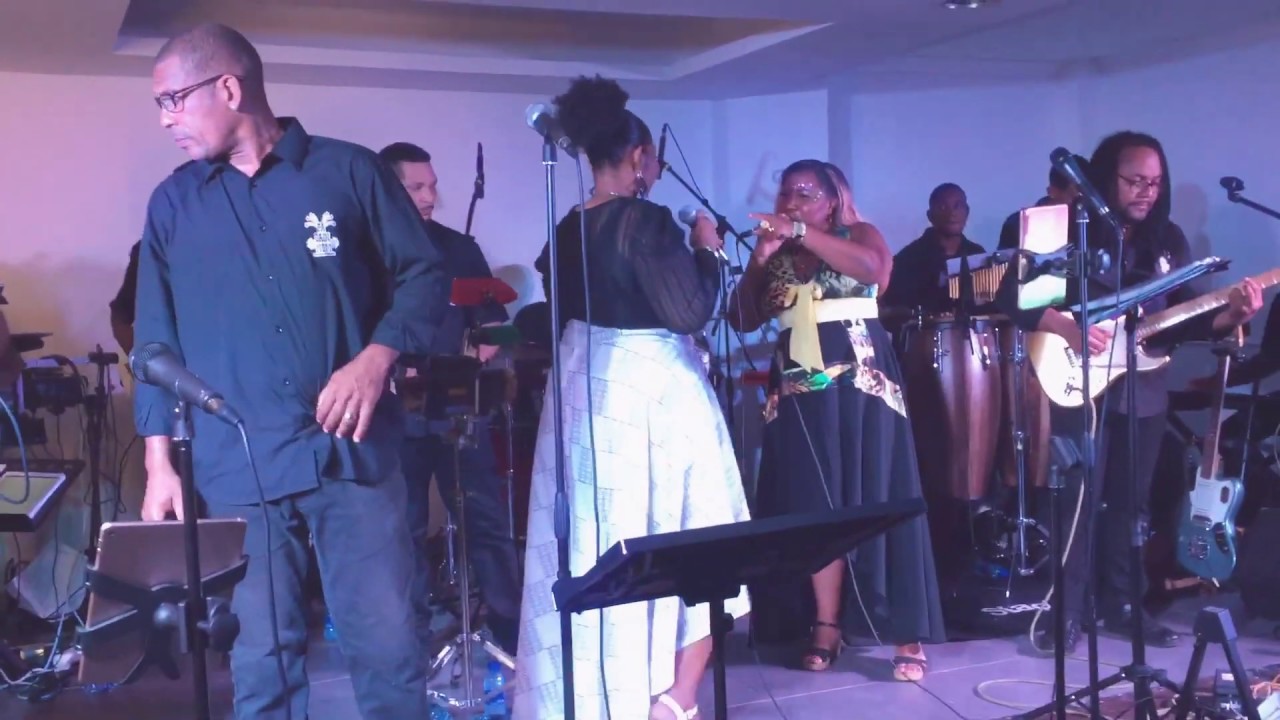 Bal paré masqué TOLOLO avec PA GAIN NOM - “Akroc di mo zo ” Aminata ...