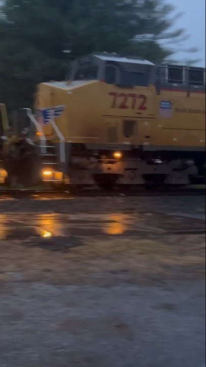 NS 274 short intermodal with UP 7272 trailing third - YouTube