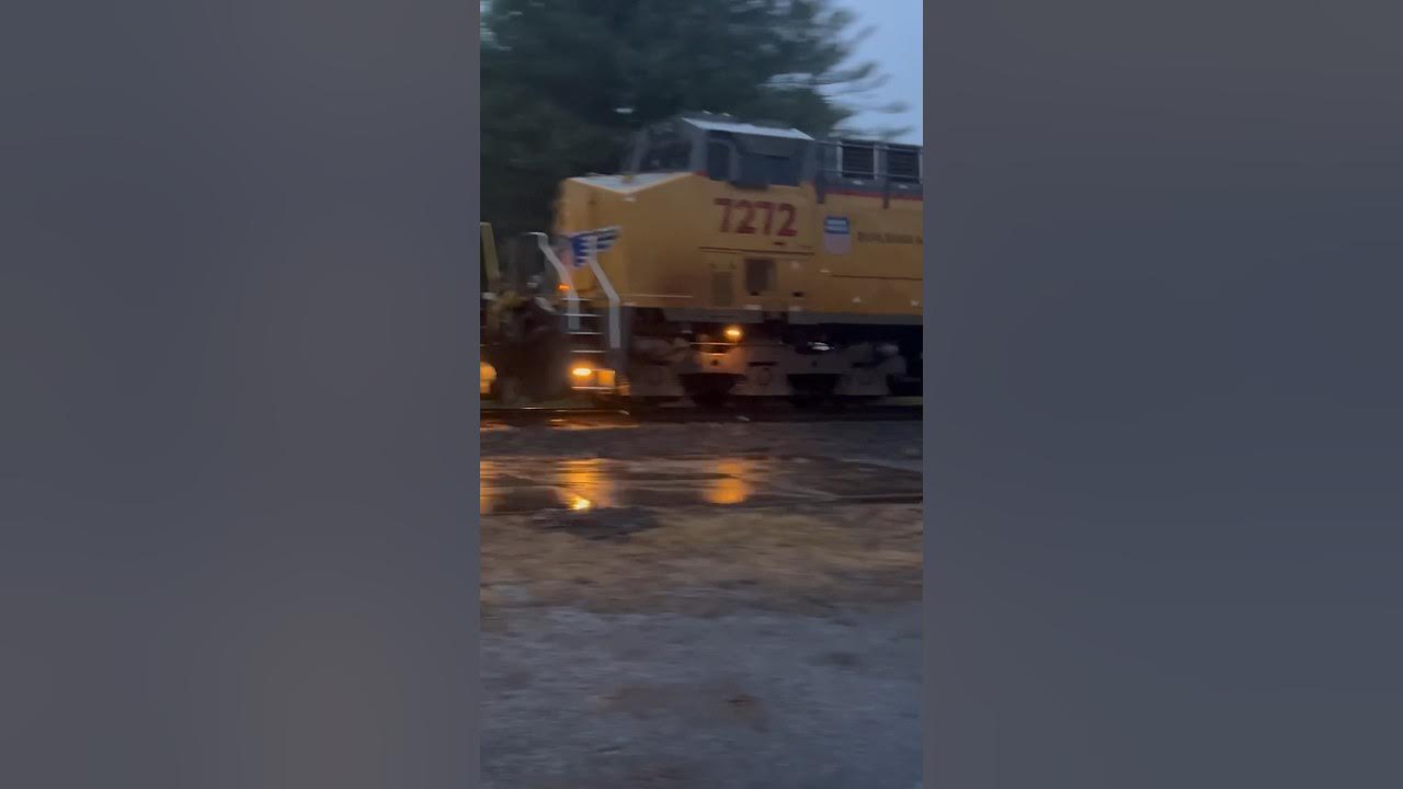NS 274 short intermodal with UP 7272 trailing third - YouTube