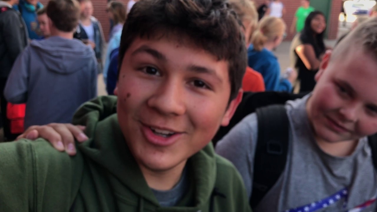 kid plays ps4 in school - YouTube