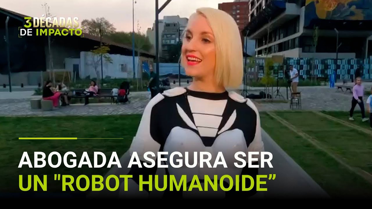 Esta abogada hispana asegura ser “el primer robot humanoide” - YouTube