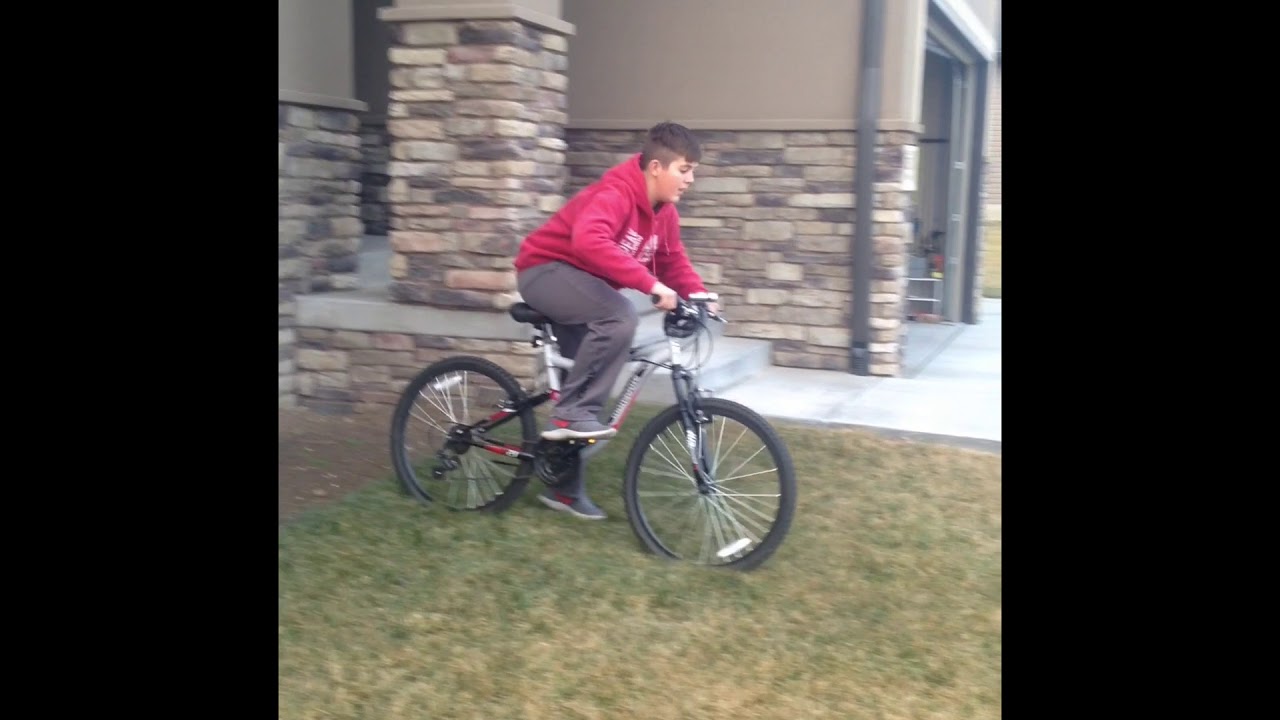 HOMEMADE BIKE RAMP GONE WRONG😂😂 - YouTube