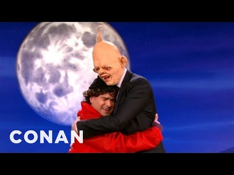Johnny Galecki & Conan Re-Enact \