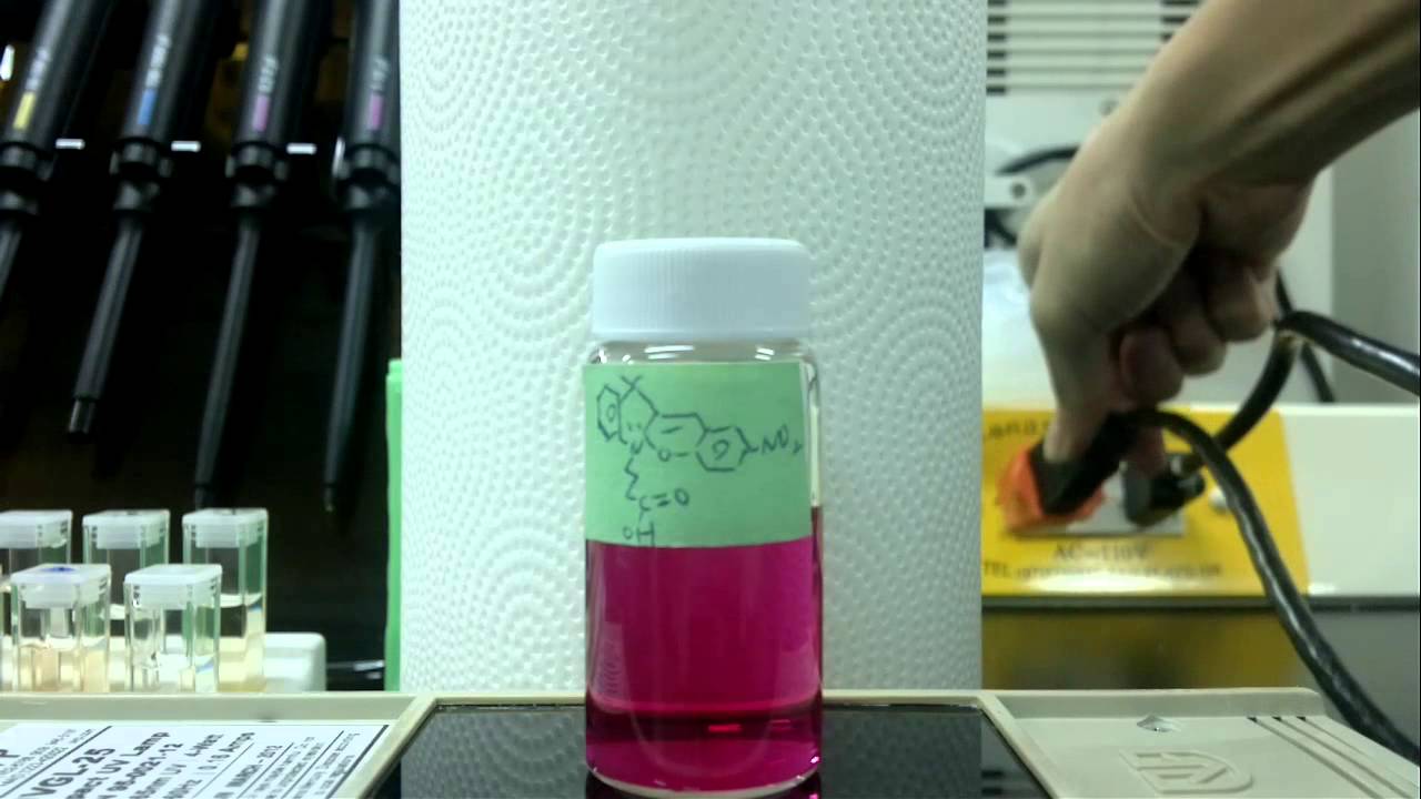 Spiropyran-photochrome - YouTube