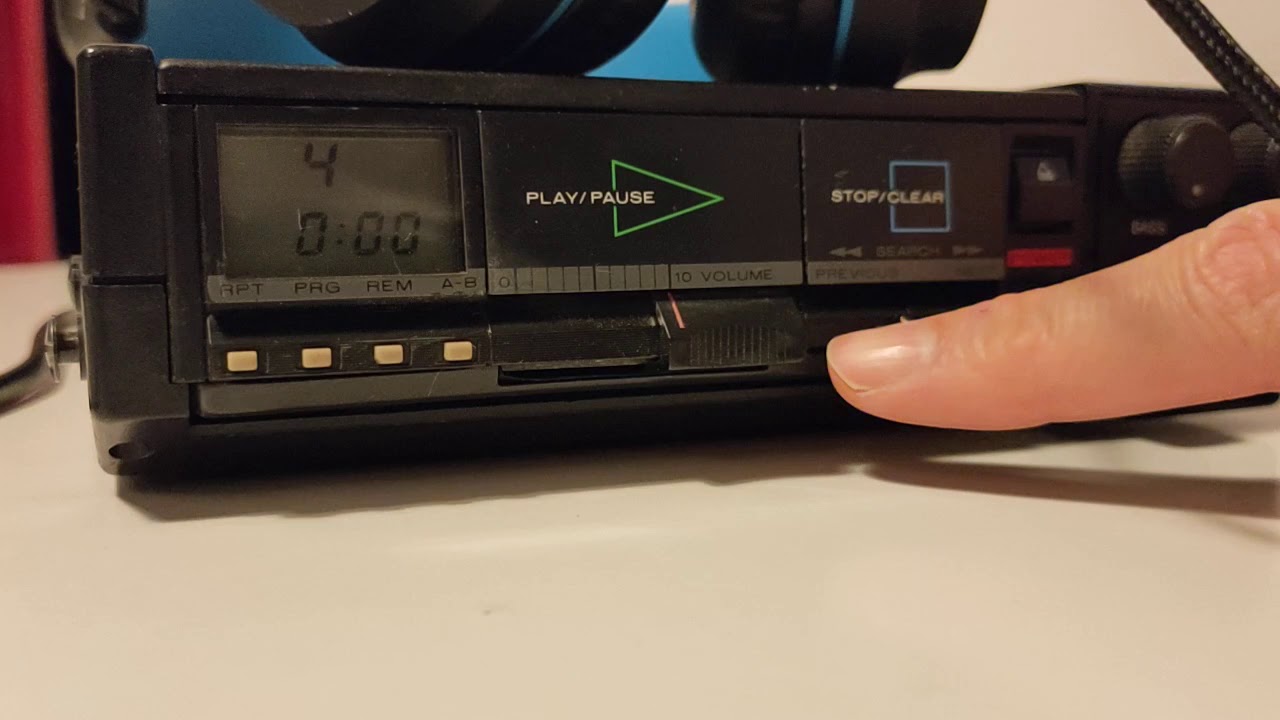 Philips cd player cd10 mark II 80s vintage - YouTube
