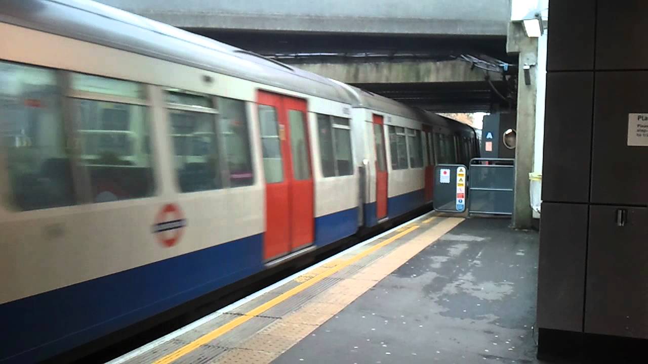 Metropolitan line "A Stock" A62 5153 departing from Wembley Park Tube ...